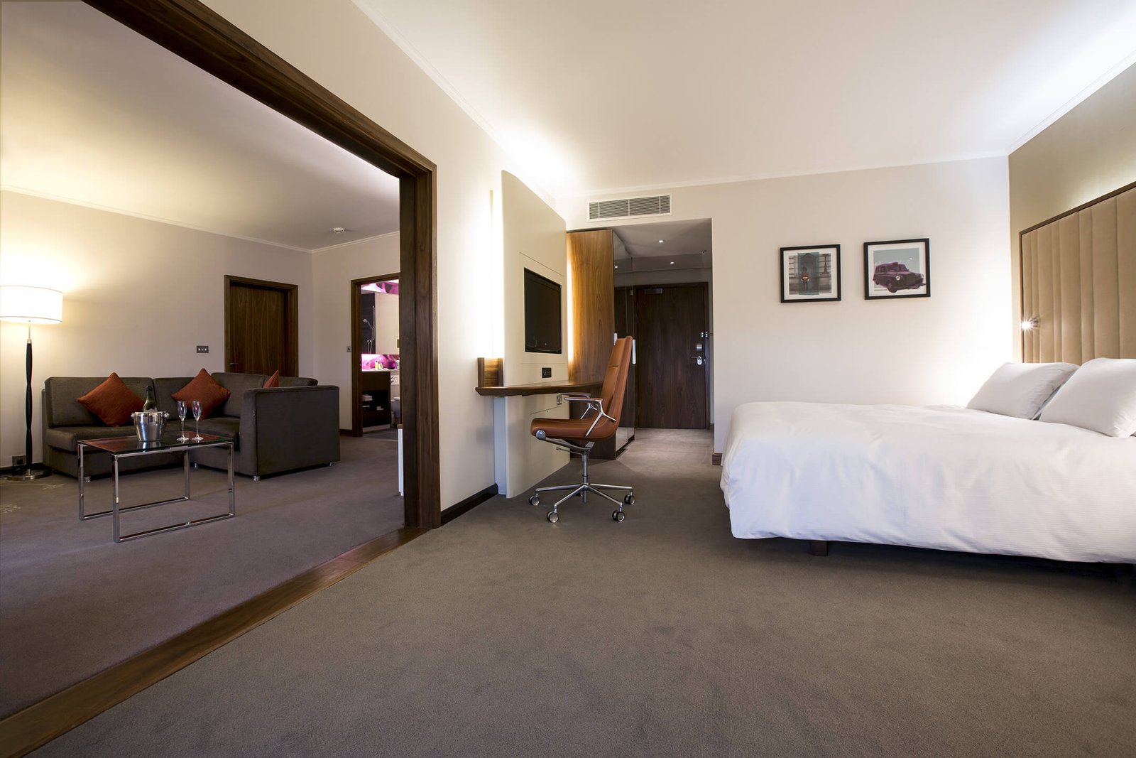 Book a One Bedroom Suite near Heathrow - Hilton T5 Hotel