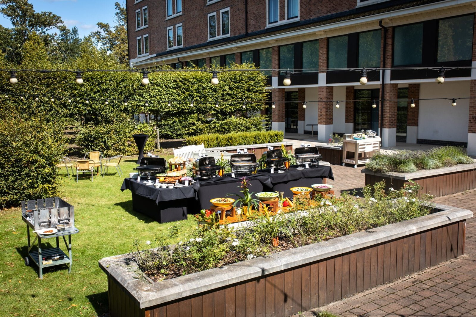 Plan a Team Building at Heathrow Airport - Hilton T5 Hotel